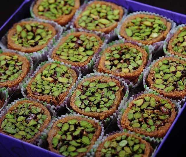 Arabic Sweets Semiramis Pistachio Mabroomeh slices 500g | Memas Dessert